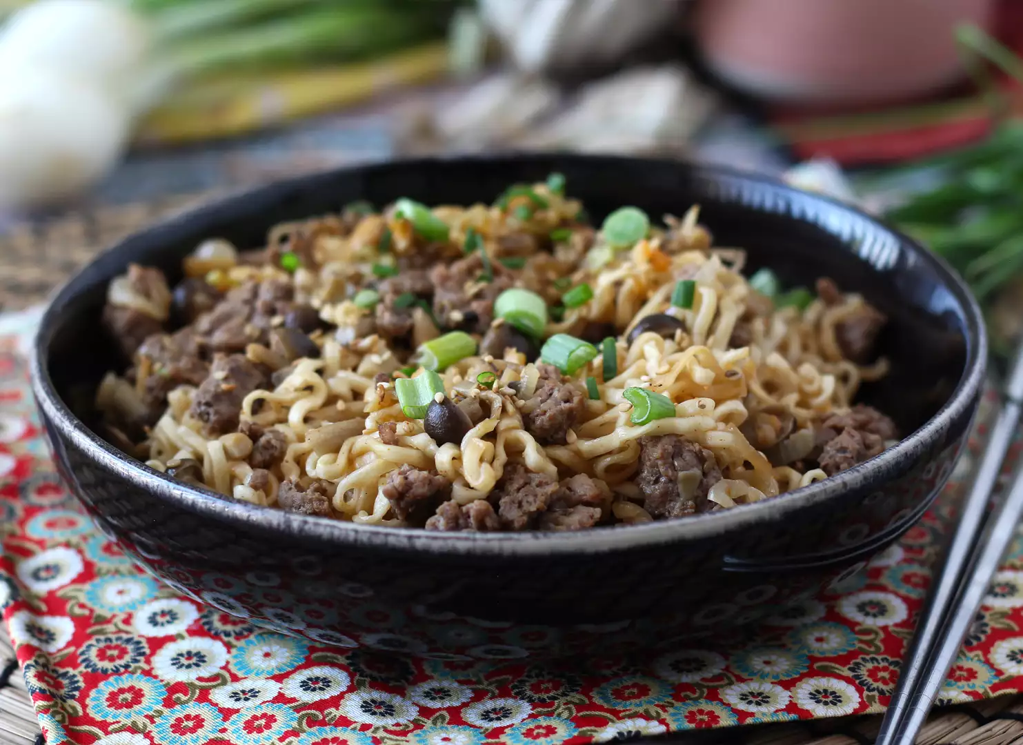 Rychlý recept na instantní nudle s hovězím a houbami